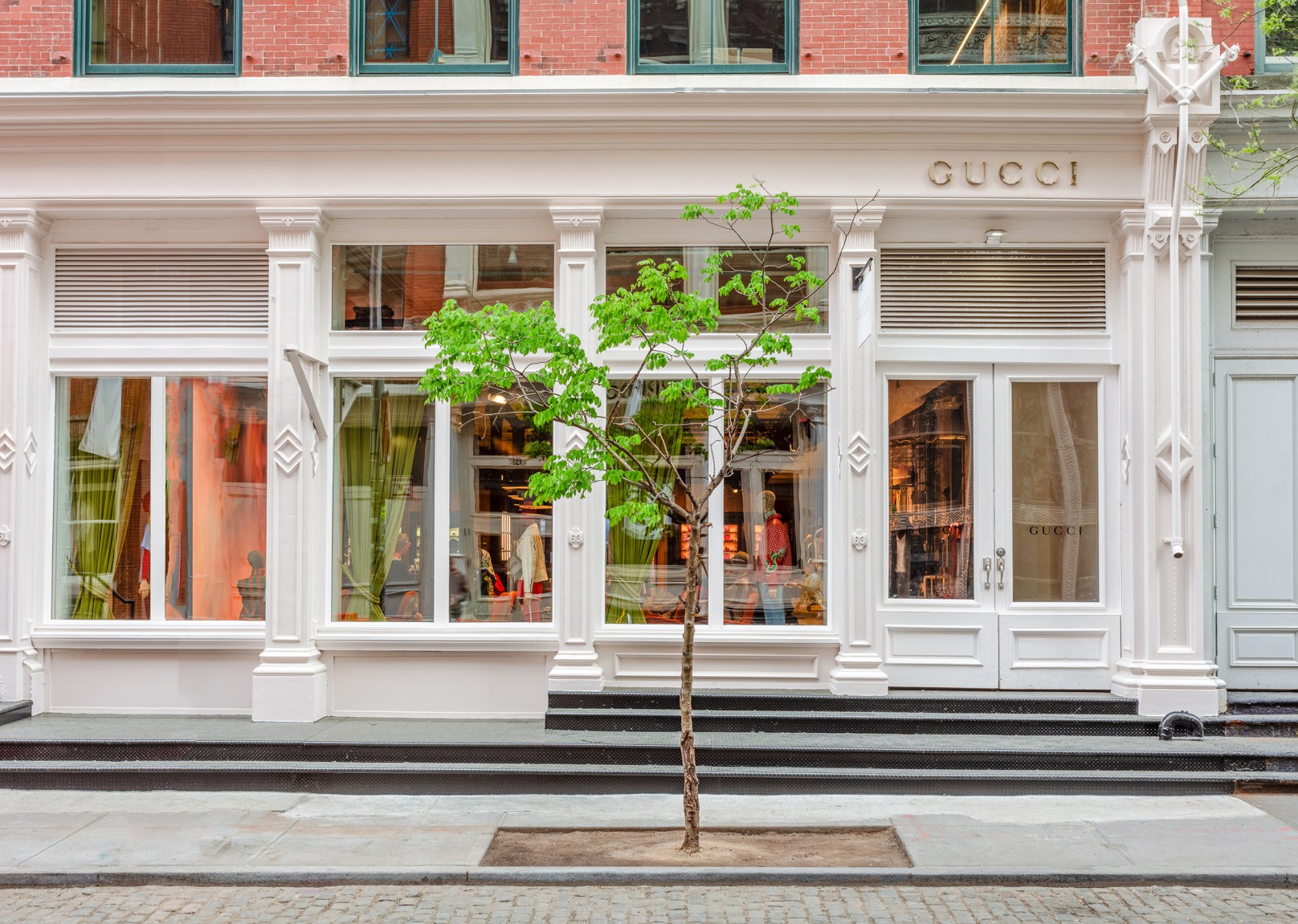 Gucci Takes a Bite of the Big Apple with their New SoHo Store – WindowsWear